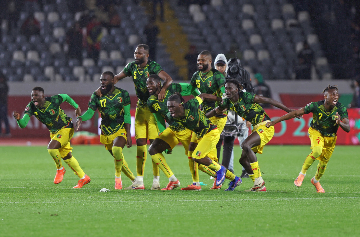 Djigui Diarra the hero as Mali edge Tunisia on penalties to reach the ...